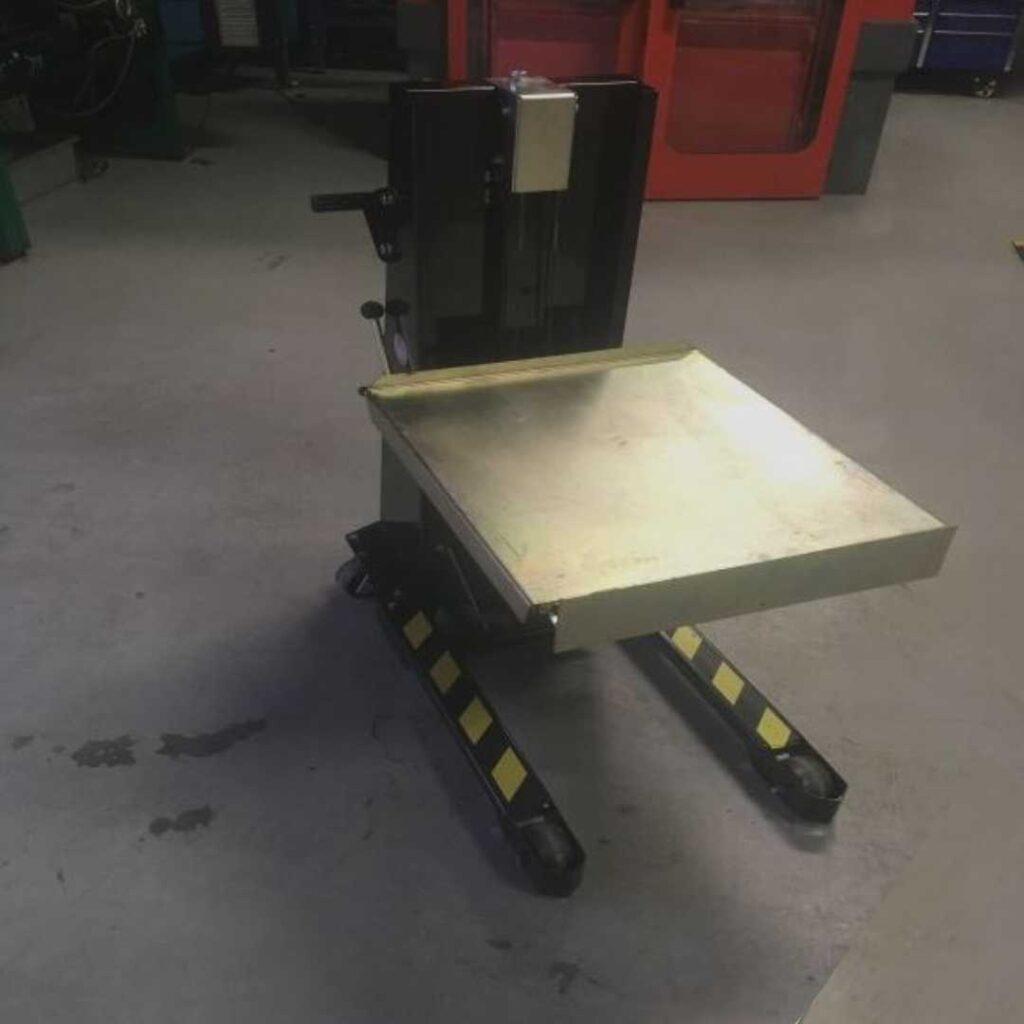 Trion Mobile Lift Table - DL1300 - Par West Turf